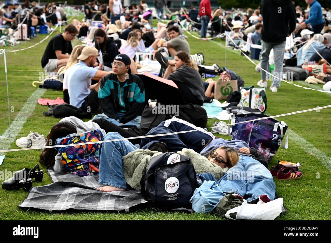 Spectators wait in long queues at the Domain to gain access to vantage ...