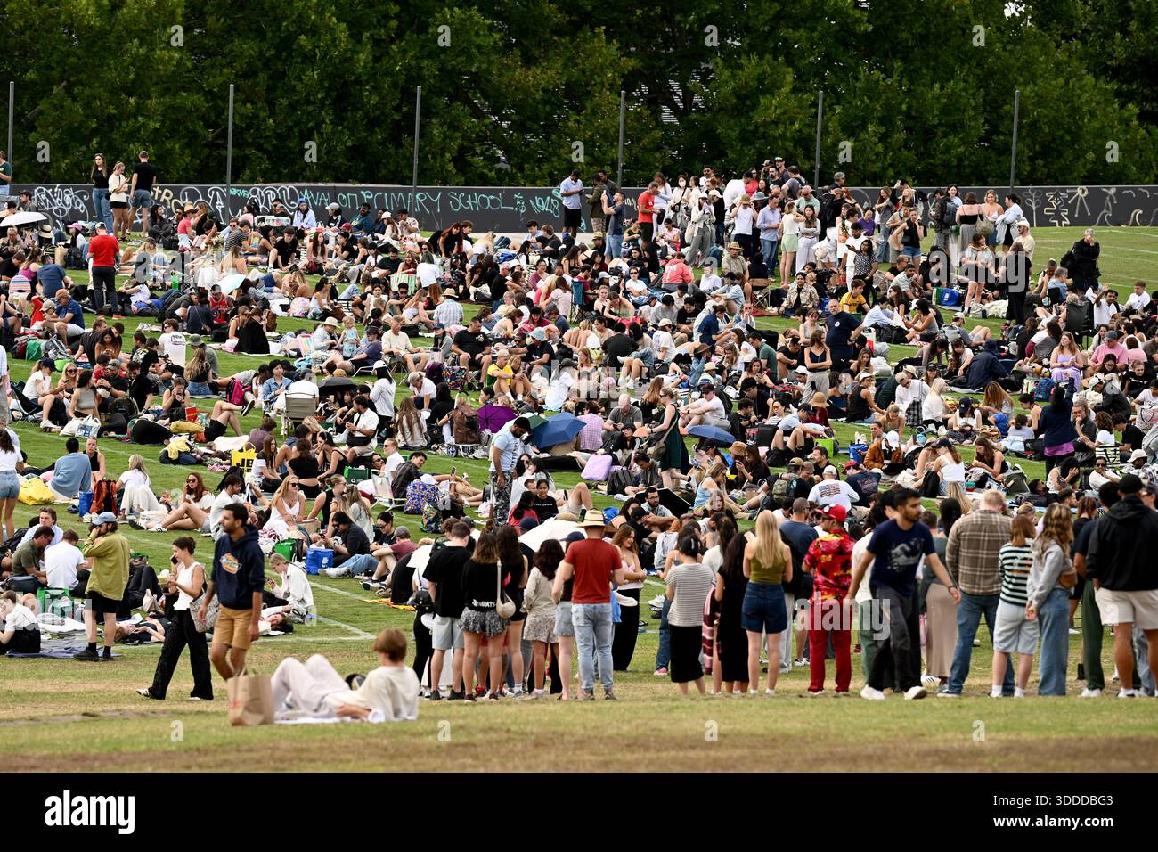 Spectators wait in long queues at the Domain to gain access to vantage ...
