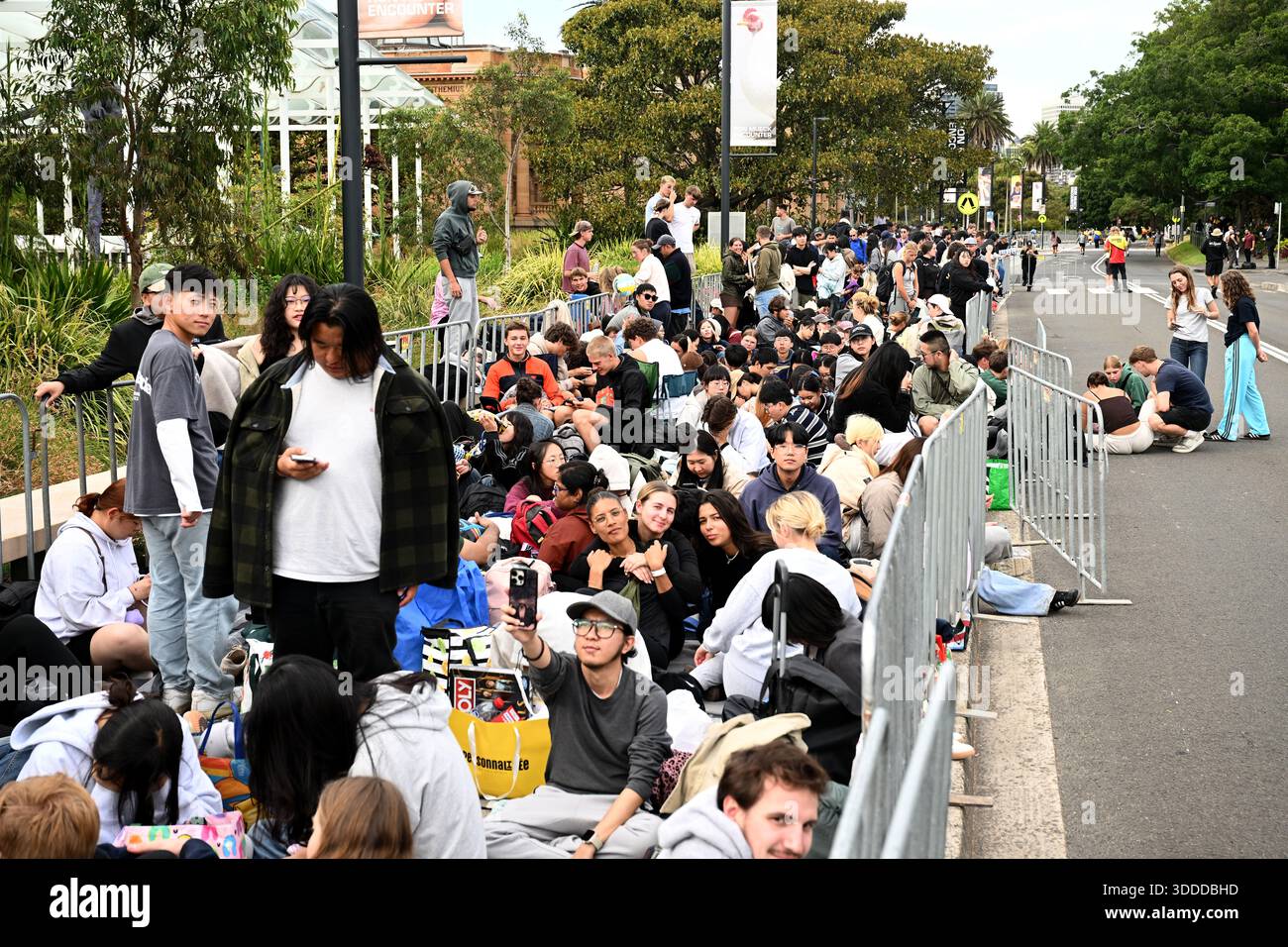 Spectators wait in long queues to gain access to vantage points during ...