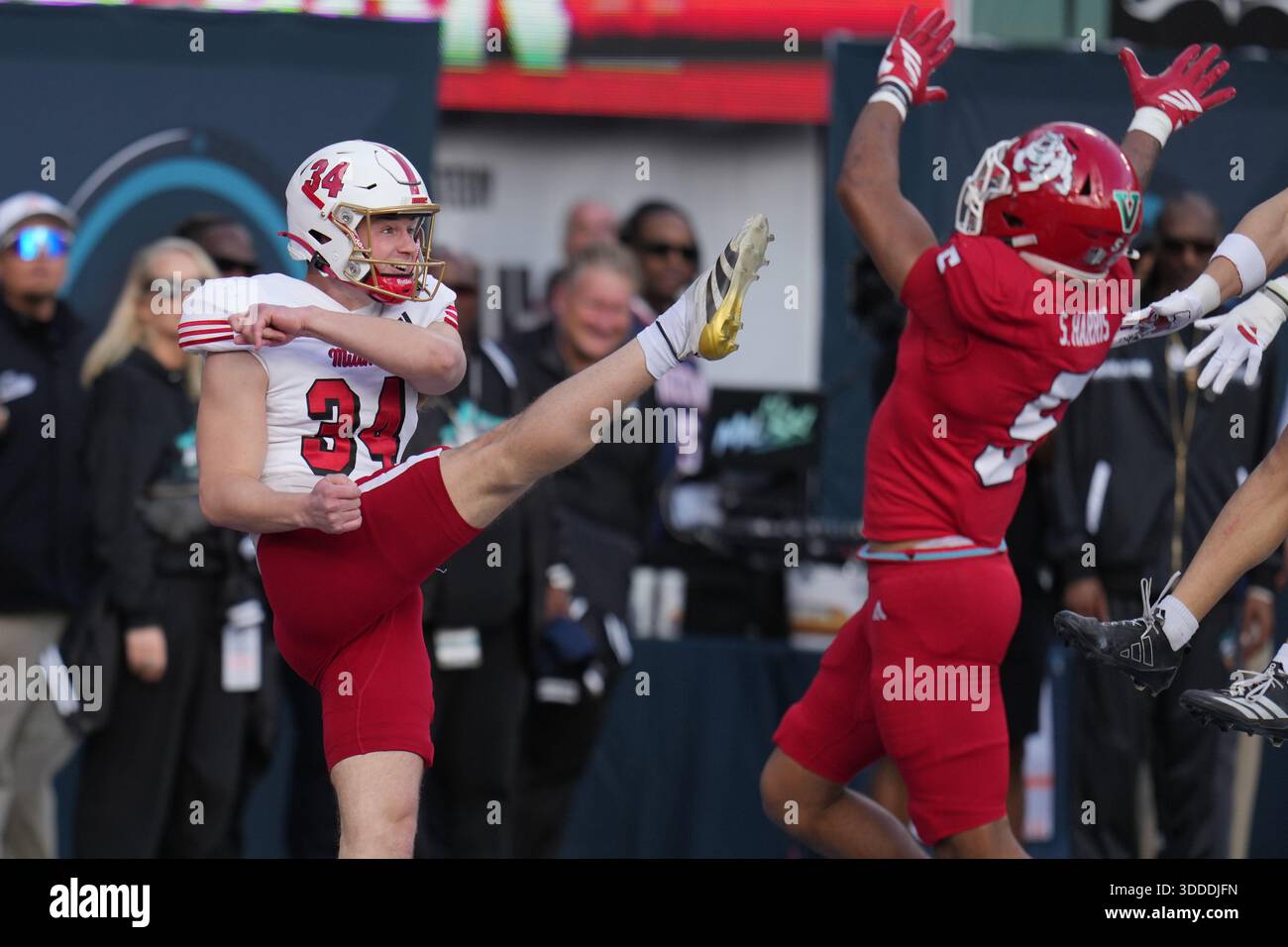 Miami Ohio punter Pierse Stainton (34) in the first half of the Snoop ...