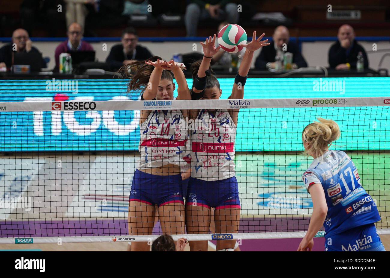 Hena Kurtagic (Numia Vero Volley Milano) and Rebecca Piva (Numia Vero ...