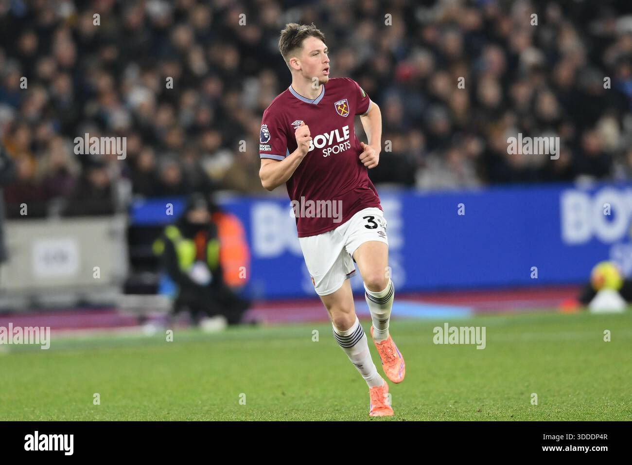 Oliver Scarles of West Ham United during the Premier League match ...