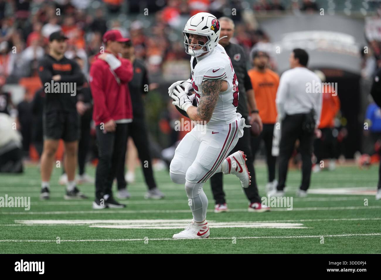 Arizona Cardinals tight end Trey McBride (85) warms up before an NFL ...