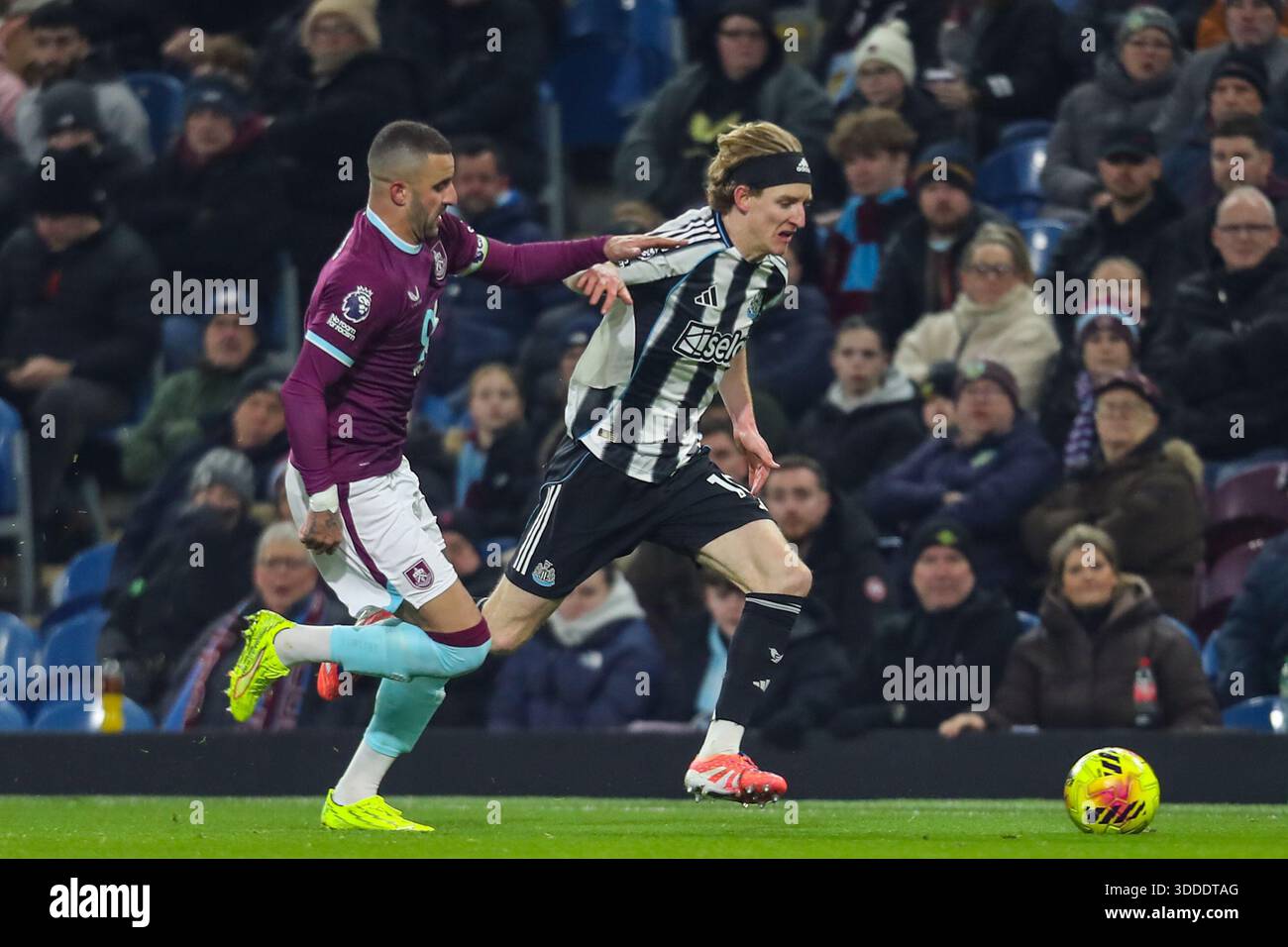 Anthony Gordon Of Newcastle United battles with Kyle Walker Of Burley ...