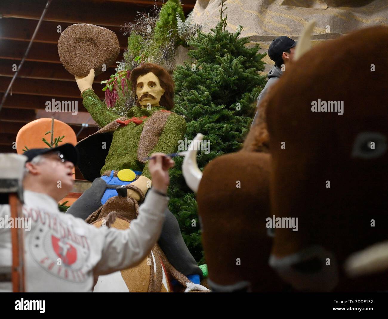 137th annual tournament of roses parade hi-res stock photography and ...