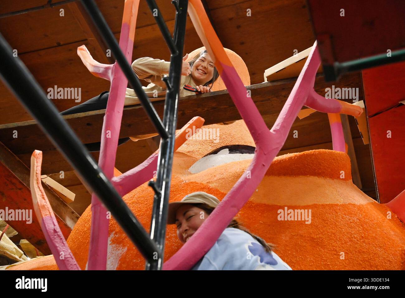 137th annual tournament of roses parade hi-res stock photography and ...