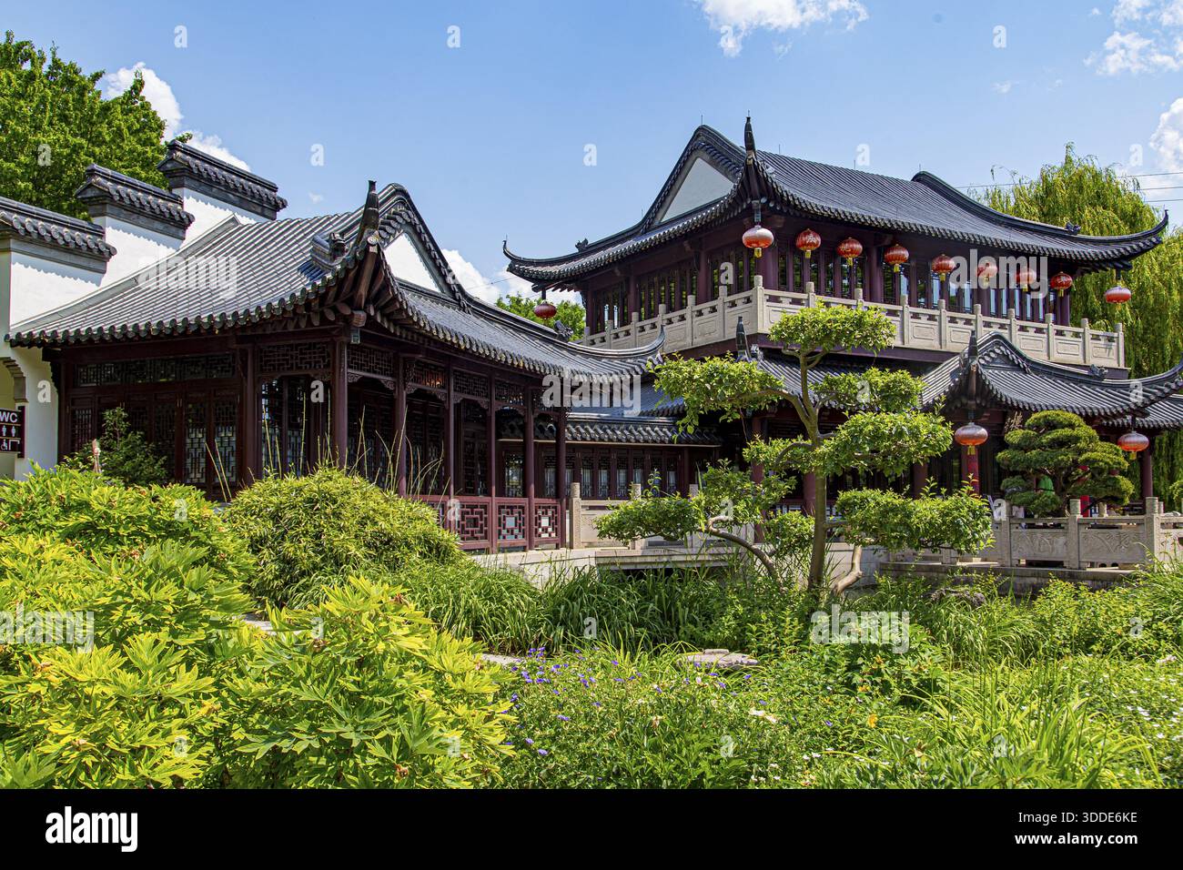 Chinese teahouse (the largest in Europe) in the Garden of Many Views ...