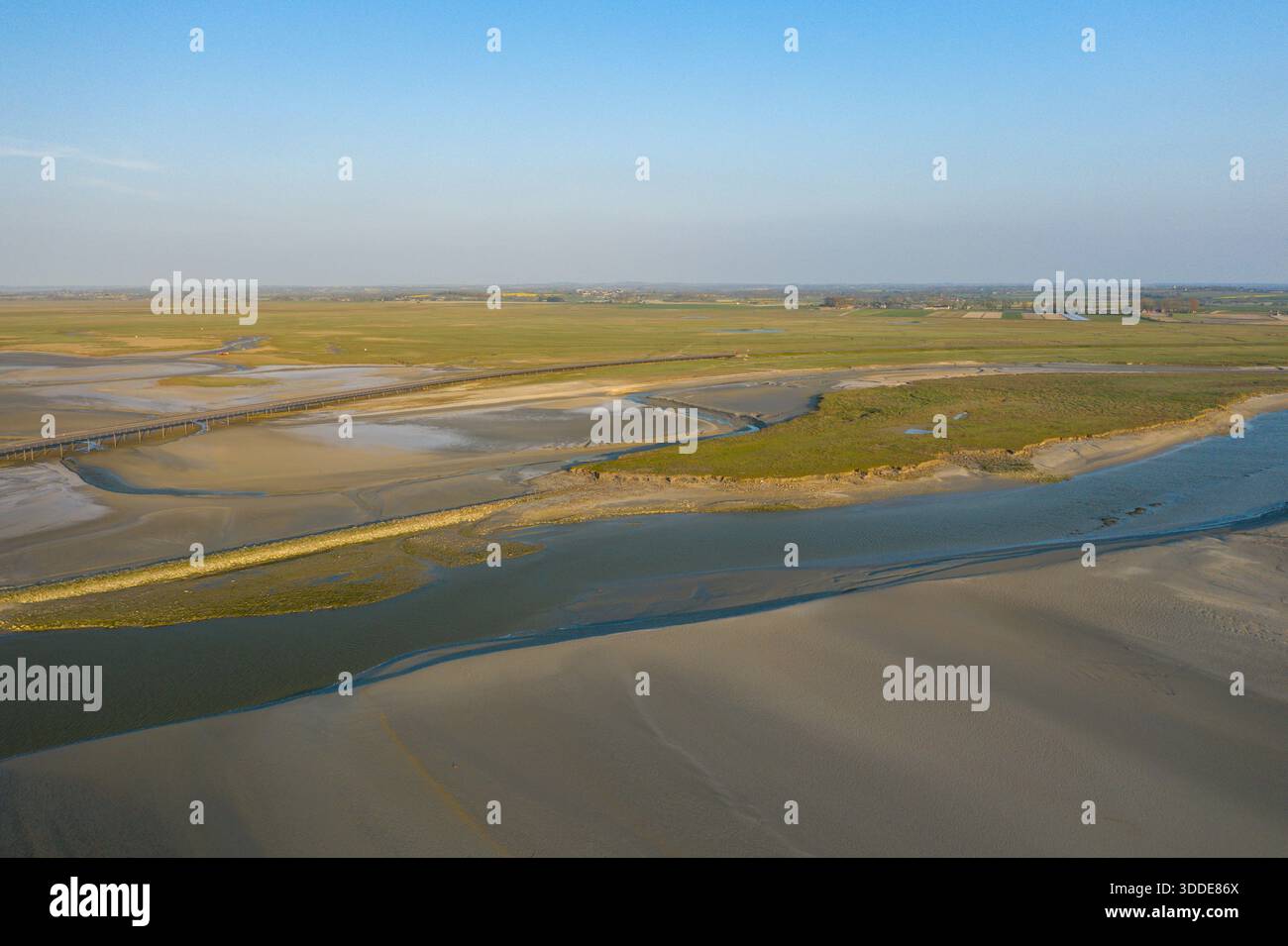 Winding tidal channel hi-res stock photography and images - Alamy