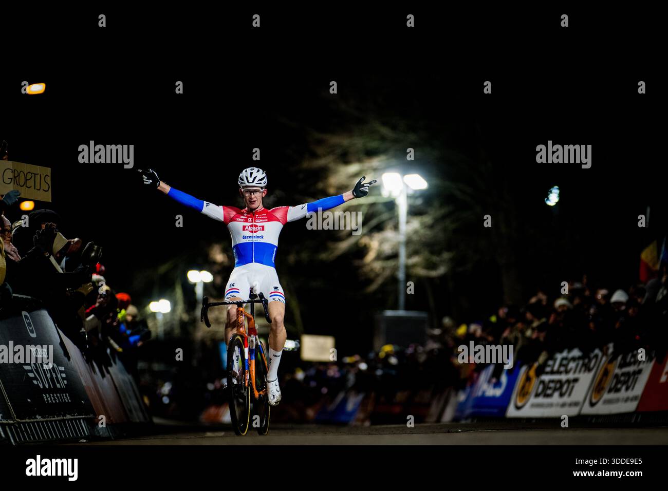 Dutch Tibor Del Grosso celebrates as he crosses the finish line to win ...