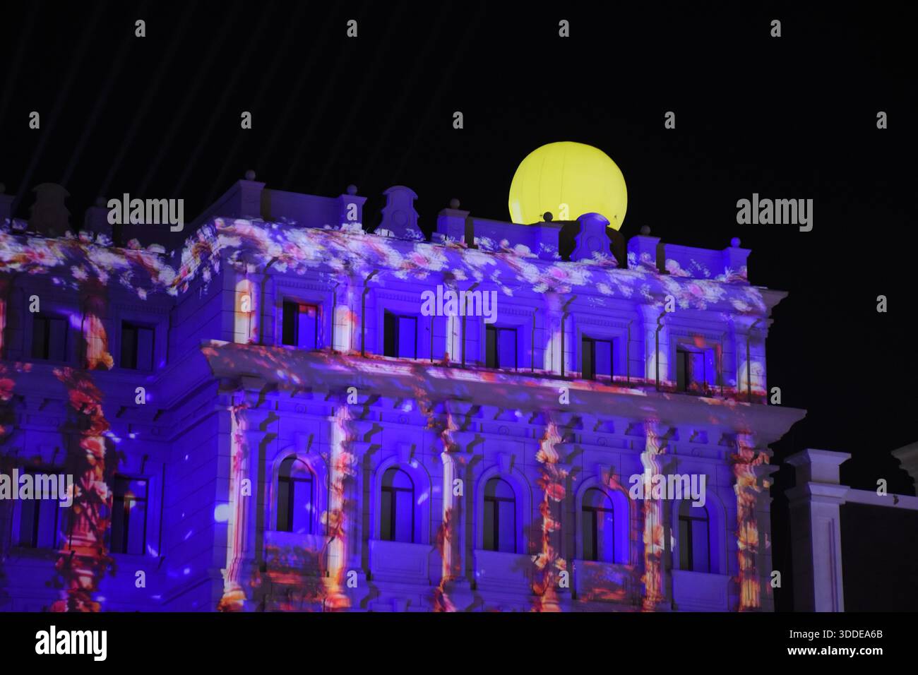 Visitors watch a spectacular light show at Harbin Architectural Art ...