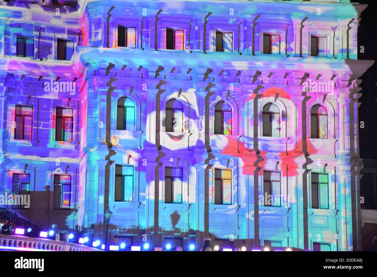 Visitors watch a spectacular light show at Harbin Architectural Art ...