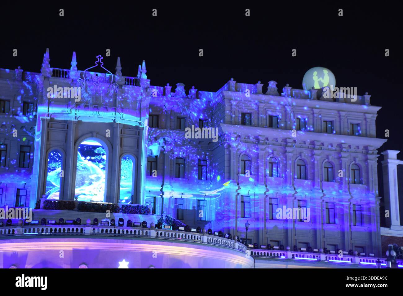 Visitors watch a spectacular light show at Harbin Architectural Art ...