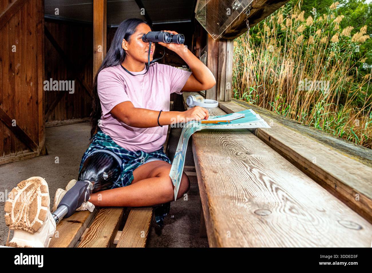 Amputee woman one leg hi-res stock photography and images - Alamy
