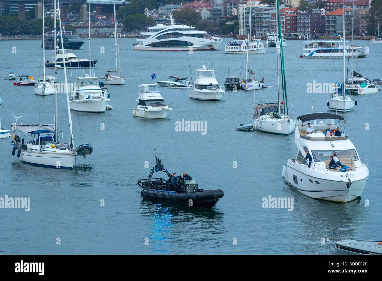 Sydney, Australia. 31 December 2025. Australia anticipates the arrival ...