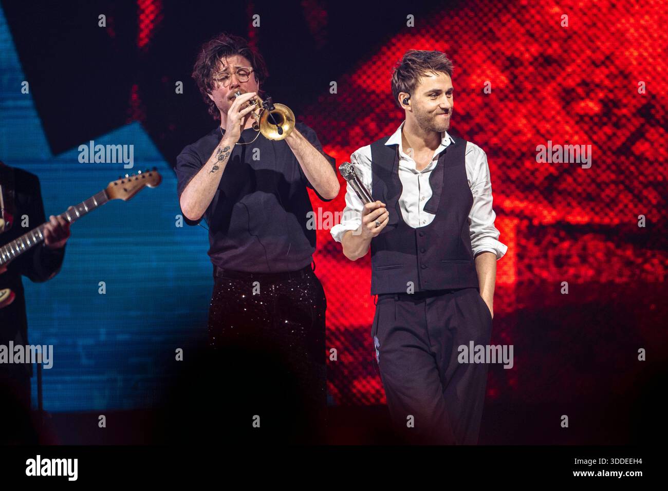 Clueso live bei seinem Konzert Weihnachten zu Hause 2025 in der ...