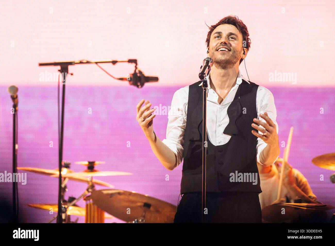 Clueso live bei seinem Konzert Weihnachten zu Hause 2025 in der ...