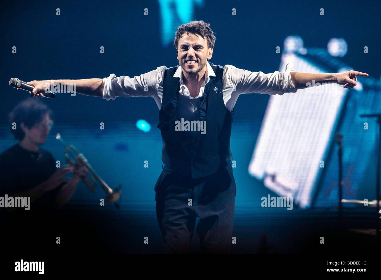 Clueso live bei seinem Konzert Weihnachten zu Hause 2025 in der ...