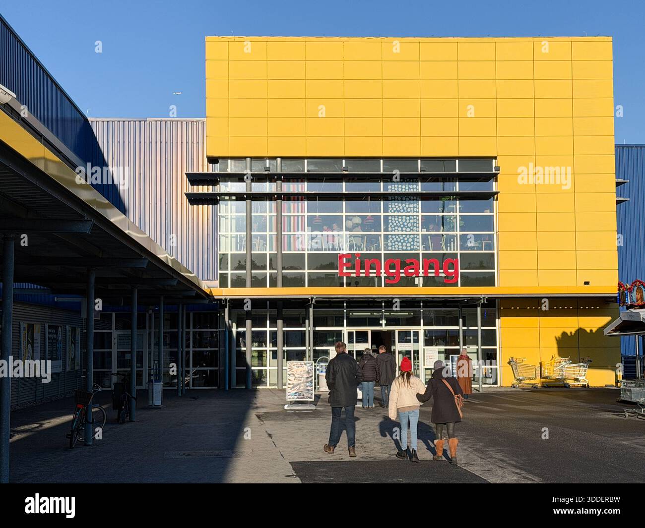 Eingang zum Ikea Möbelhaus in Hamburg Schnelsen, Wunderbrunnen 1, 30.12 ...