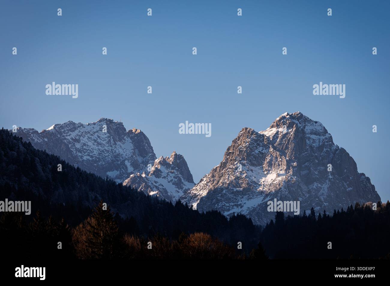 31 December 2025, Bavaria, Garmisch-Partenkirchen: The peaks of the ...