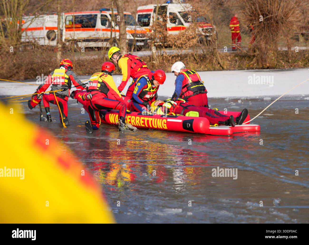 31 December 2025, Baden-Württemberg, Kirchheim unter Teck: Emergency ...