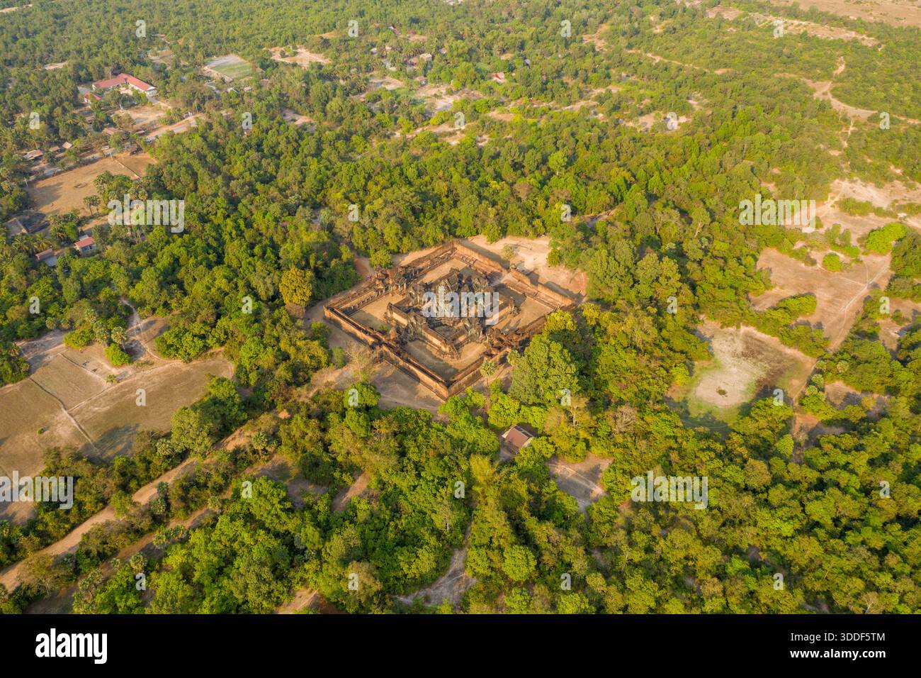 Expansive ancient structure hi-res stock photography and images - Alamy