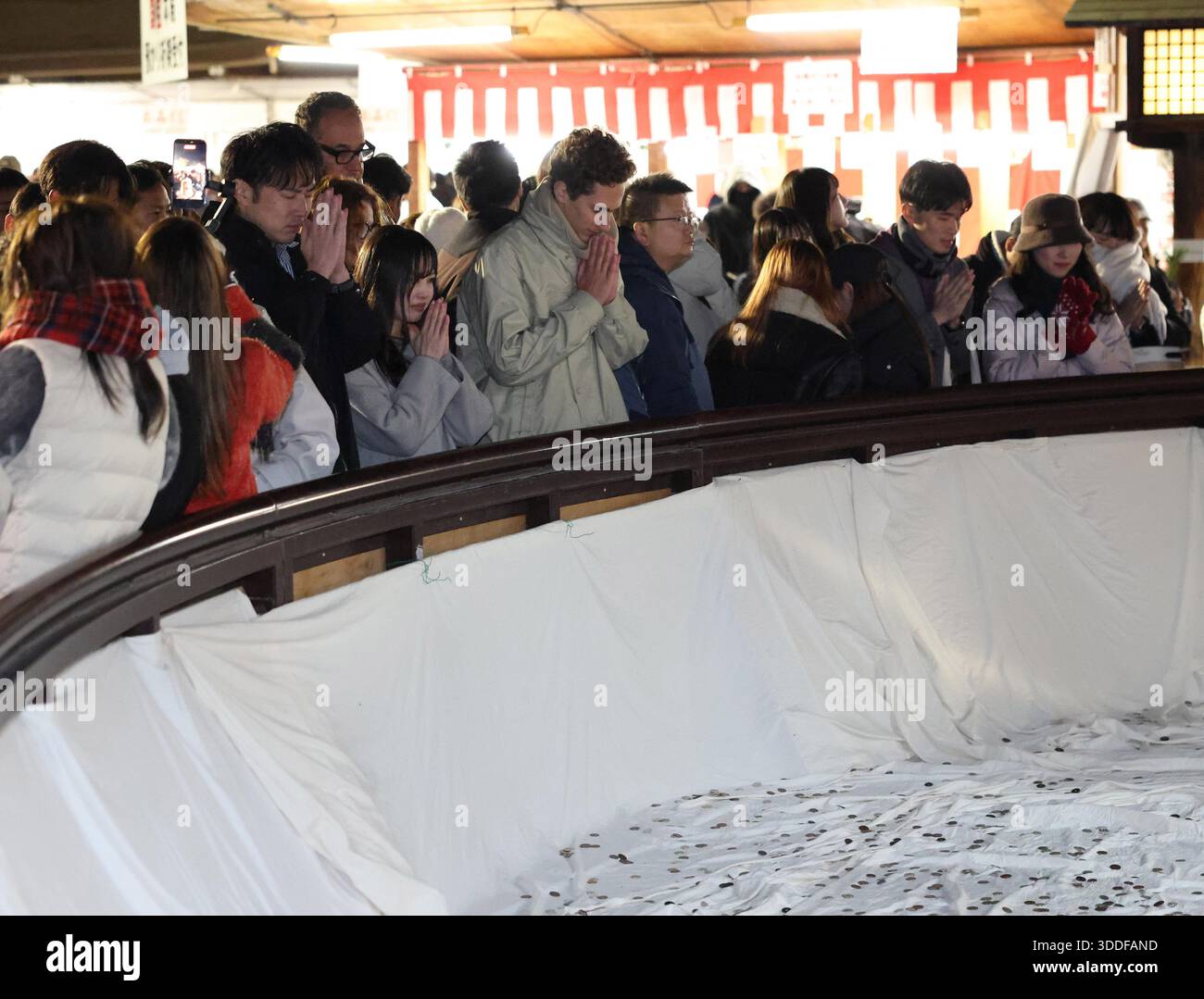 Many people visit the Sumiyoshi Taisha Shrine in Osaka, Japan, on ...