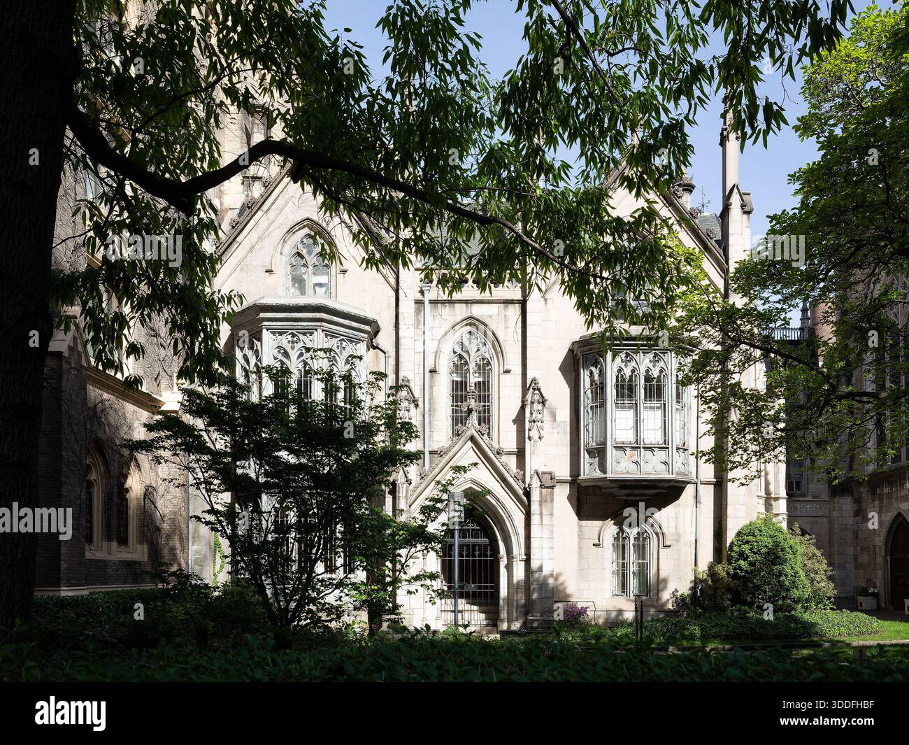 Detail small church architecture hi-res stock photography and images ...