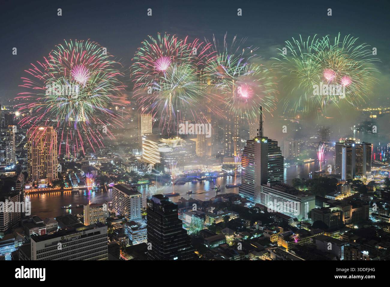 Fireworks explode over the Chao Phraya River during New Year ...