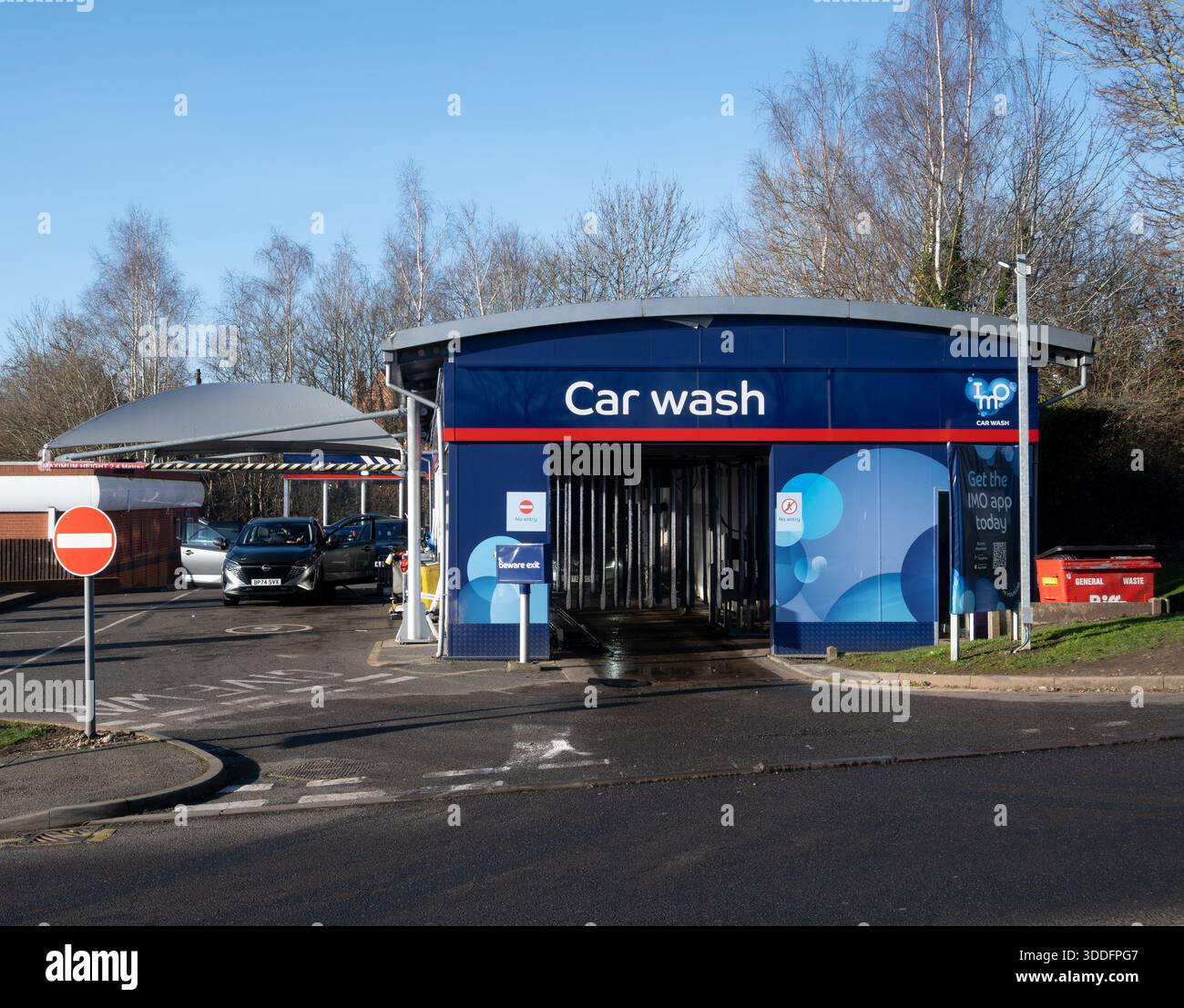 Tesco car wash, Warwick, Warwickshire, UK Stock Photo - Alamy