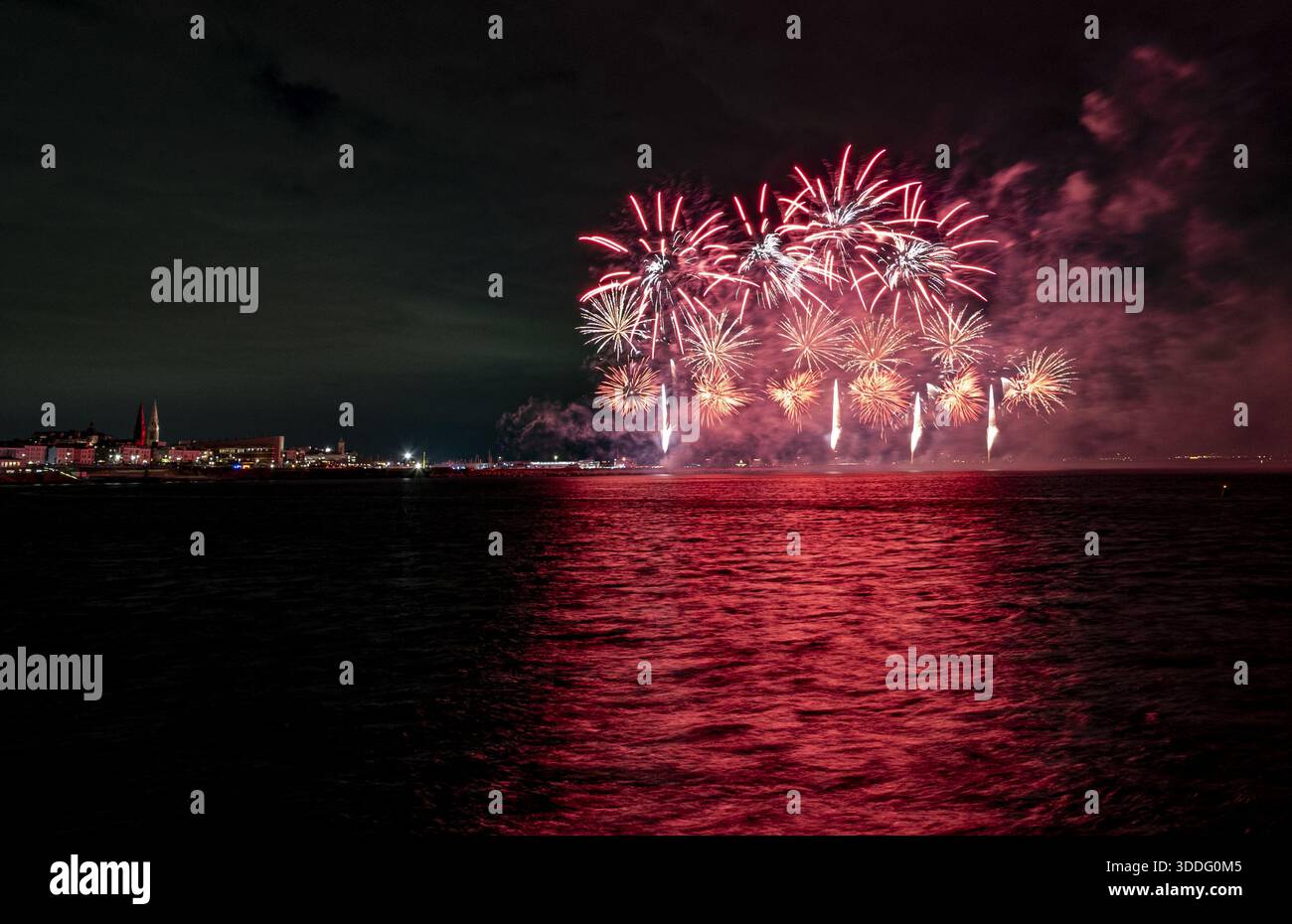 Dublin, Ireland. 31st Dec, 2025. New Year's Eve Fireworks in Dun ...