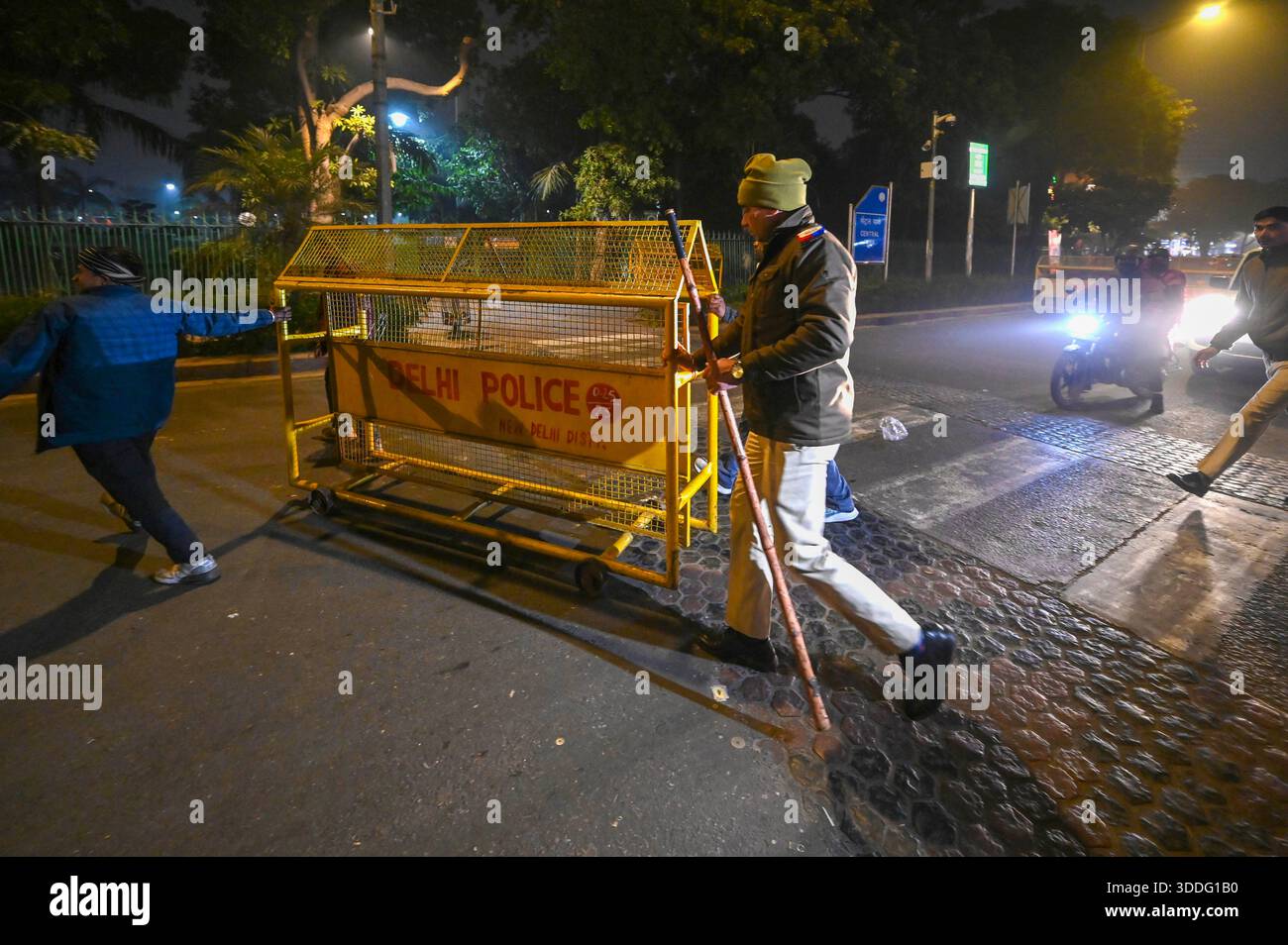 NEW DELHI, INDIA - DECEMBER 31: Delhi Police personnel barricade ...