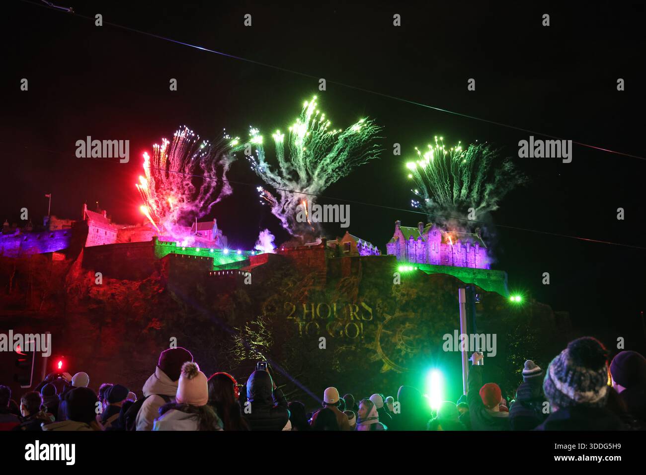 Fireworks over Edinburgh Castle during the Hogmanay New Year ...