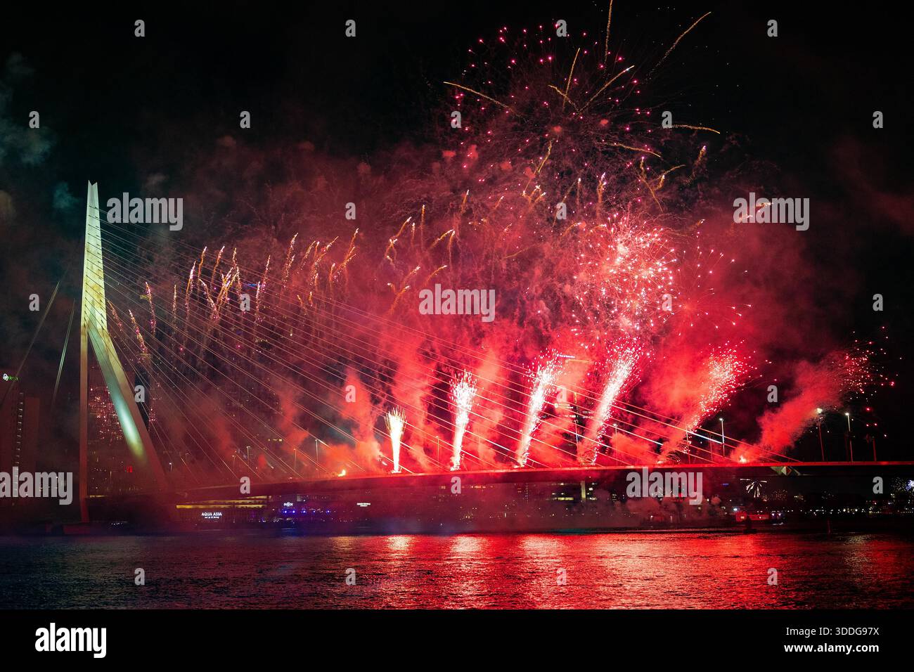 ROTTERDAM - The new year will be heralded with a fireworks display ...