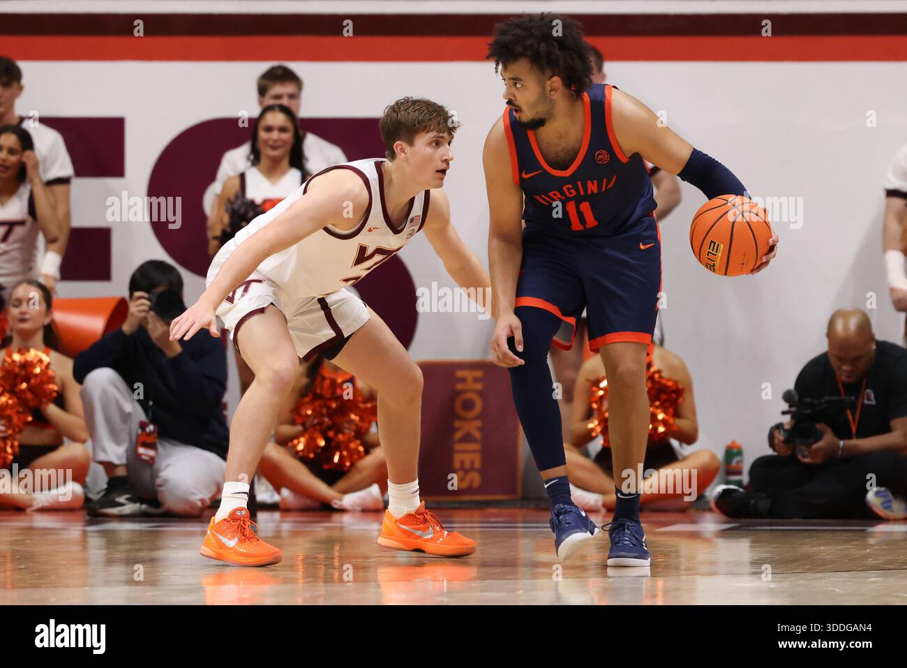 Virginia forward devin tillis 11 hi-res stock photography and images ...