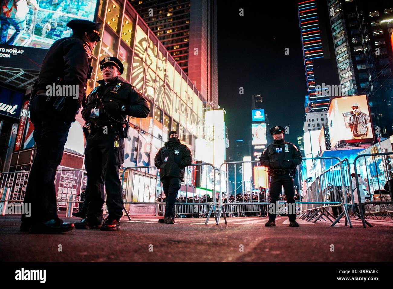 NYPD officers stand guard in Times Square during New Year's Eve ...