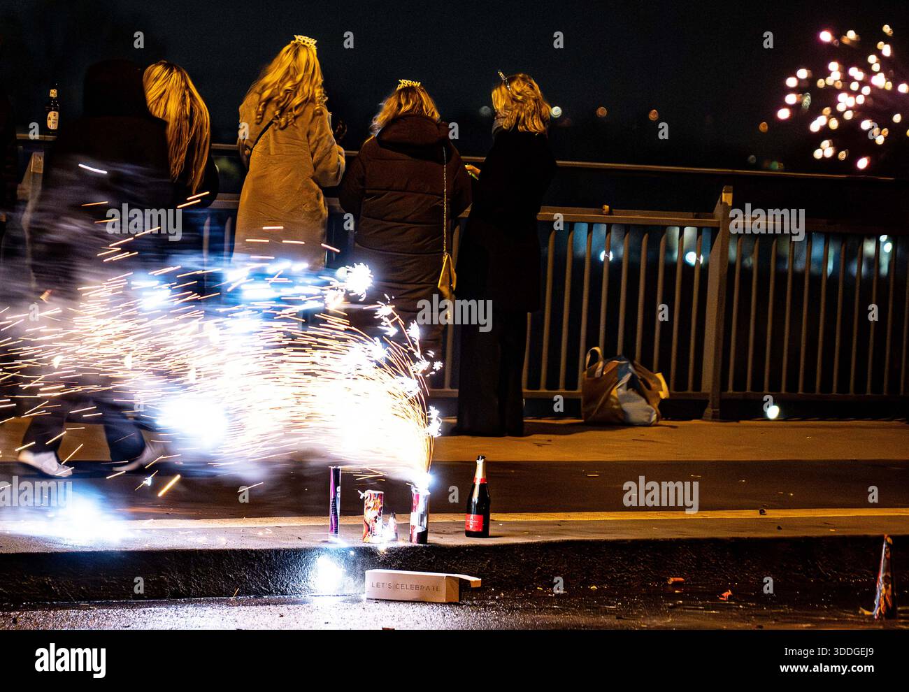 01 January 2026, North Rhine-Westphalia, Bonn: A firework burns on the ...