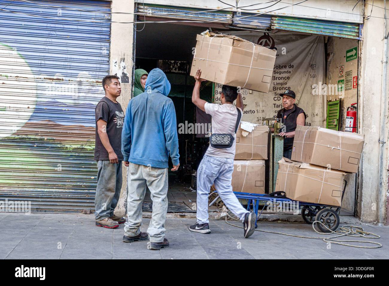Platform task hi-res stock photography and images - Alamy