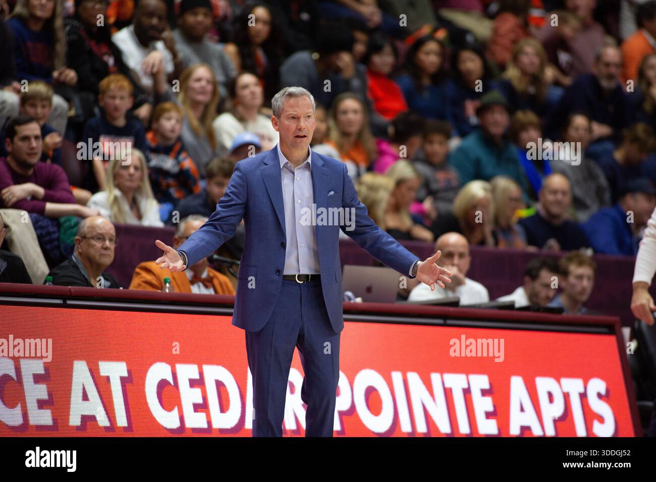 Virginia Cavaliers head coach Ryan Odom coaches at Cassell Coliseum in ...