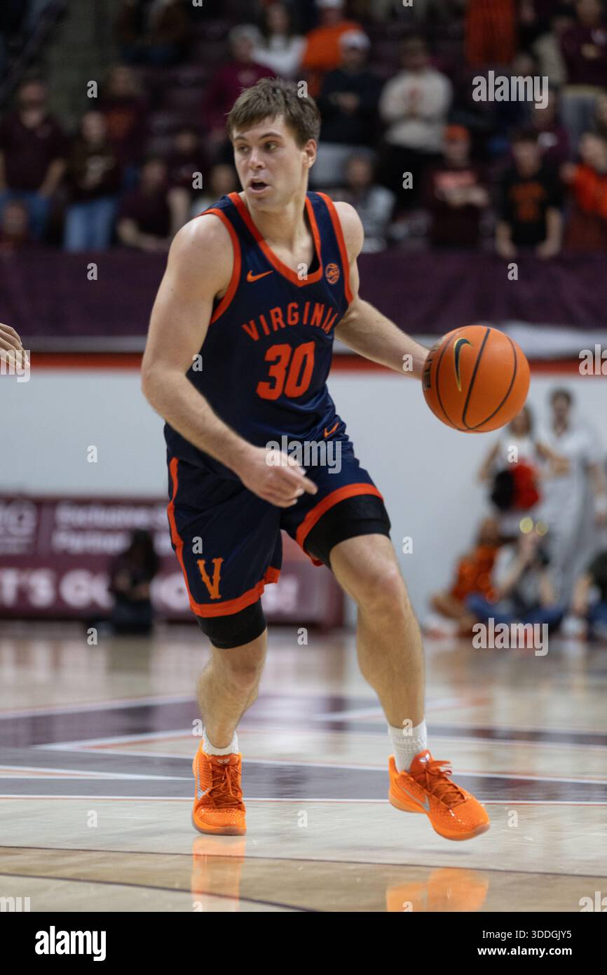 Virginia Cavaliers guard Dallin Hall (30) handles the ball at Cassell ...