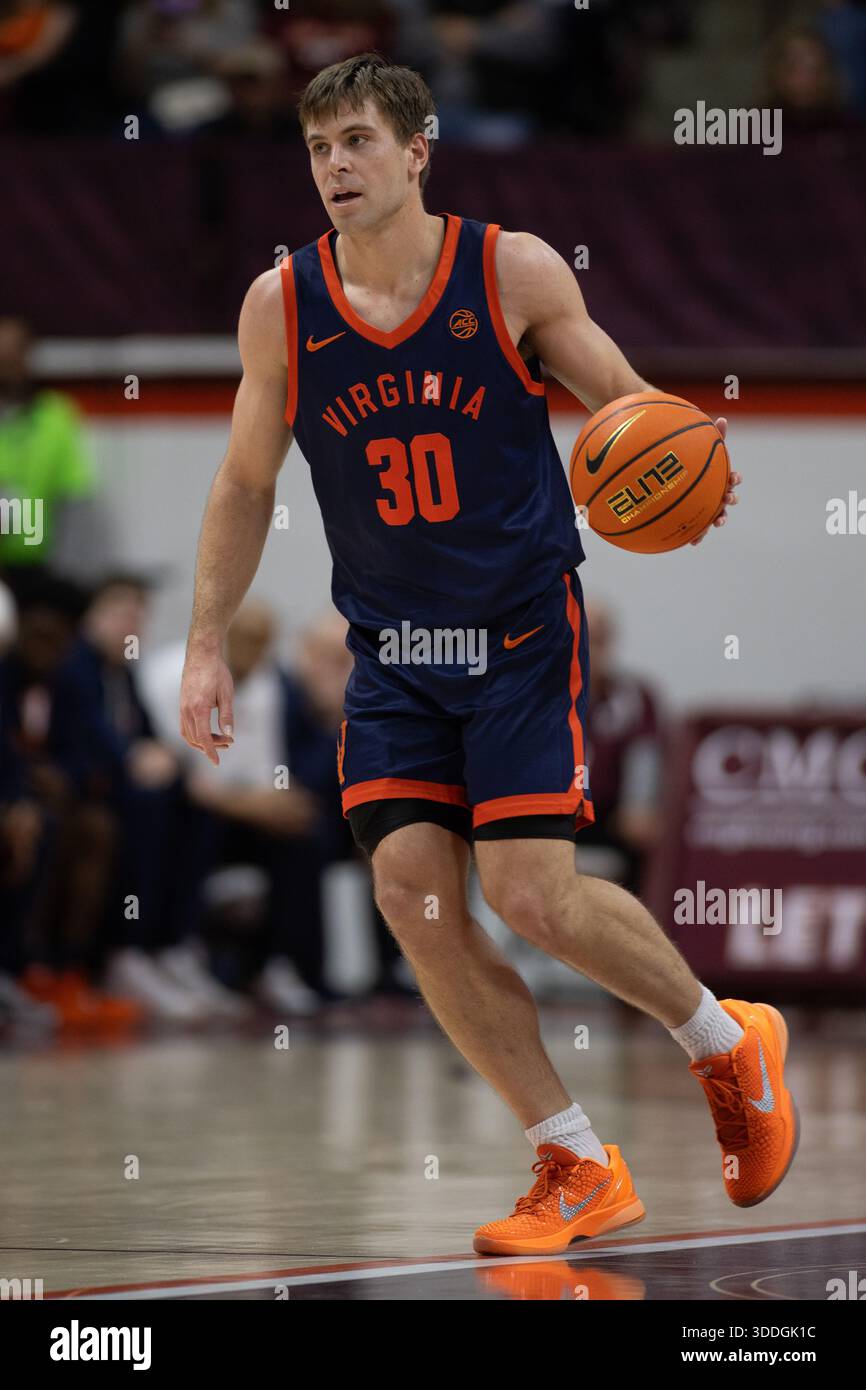 Virginia Cavaliers guard Dallin Hall (30) dribbles the ball at Cassell ...