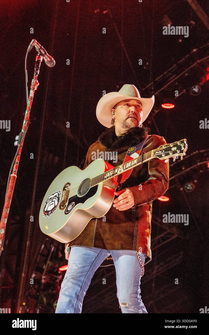 Jason Aldean performs at New Year's Eve Live: Nashville's Big Bash on ...