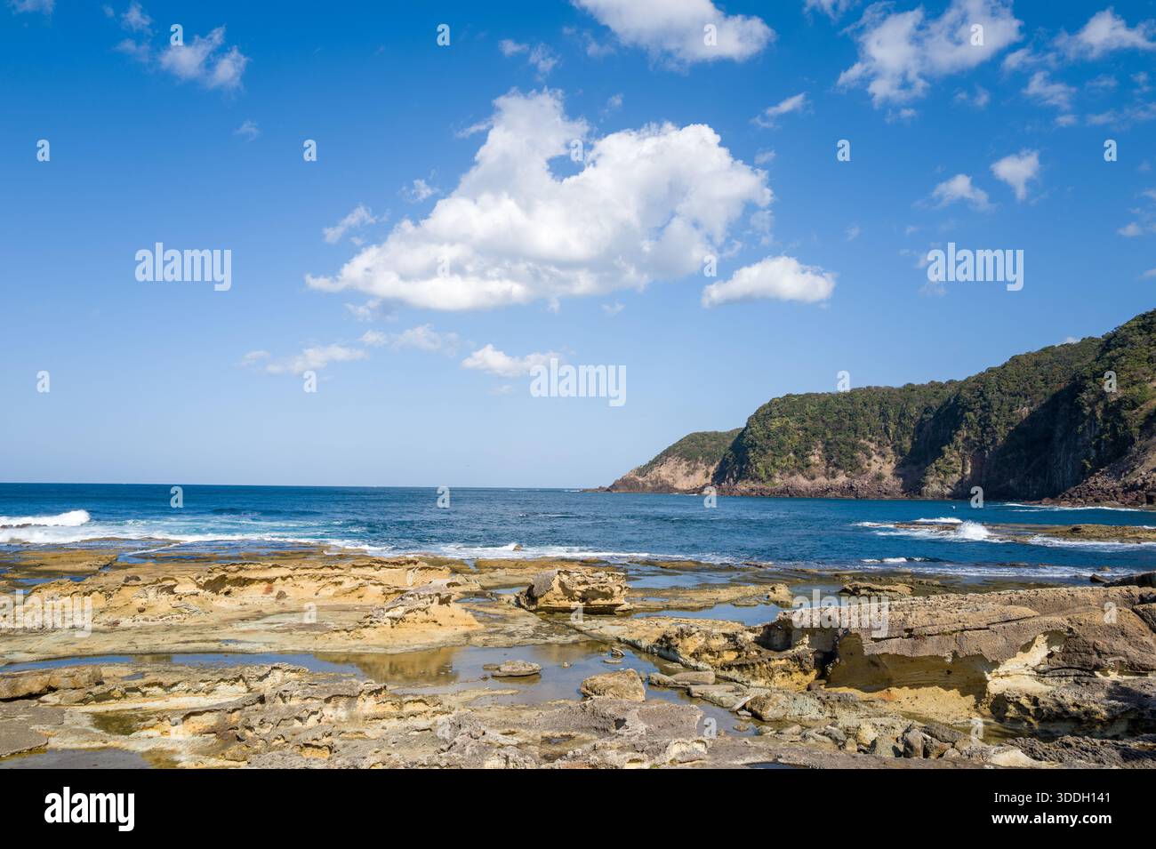 Beach scattered rock formations hi-res stock photography and images - Alamy