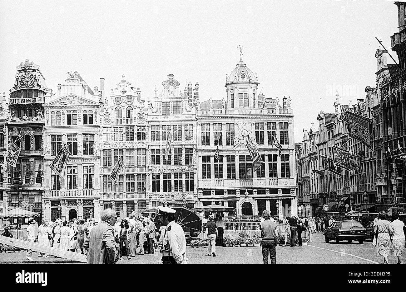 People in big market Black and White Stock Photos & Images - Alamy