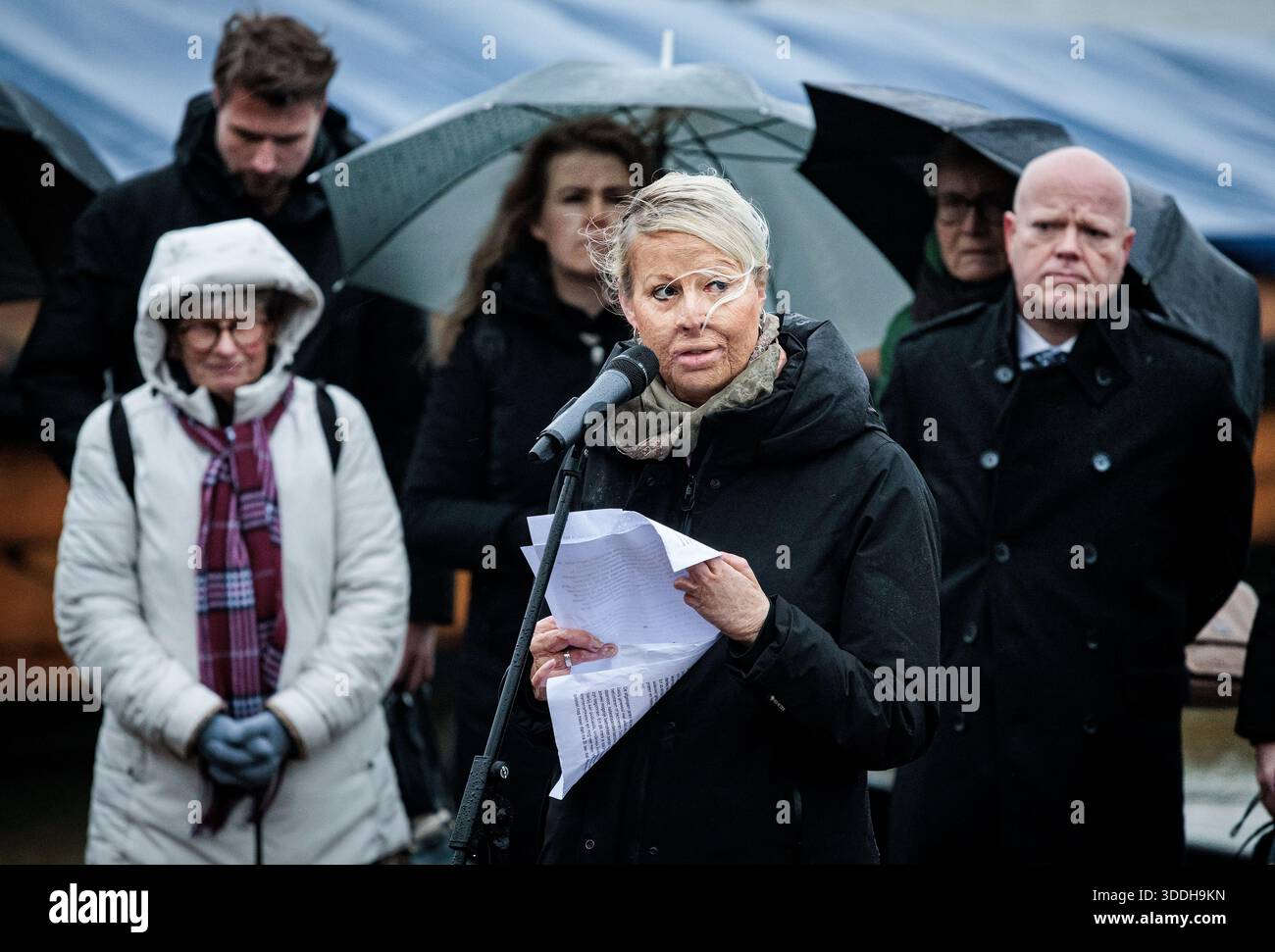 VOLENDAM - A commemoration on the dike at a time for the victims of the ...