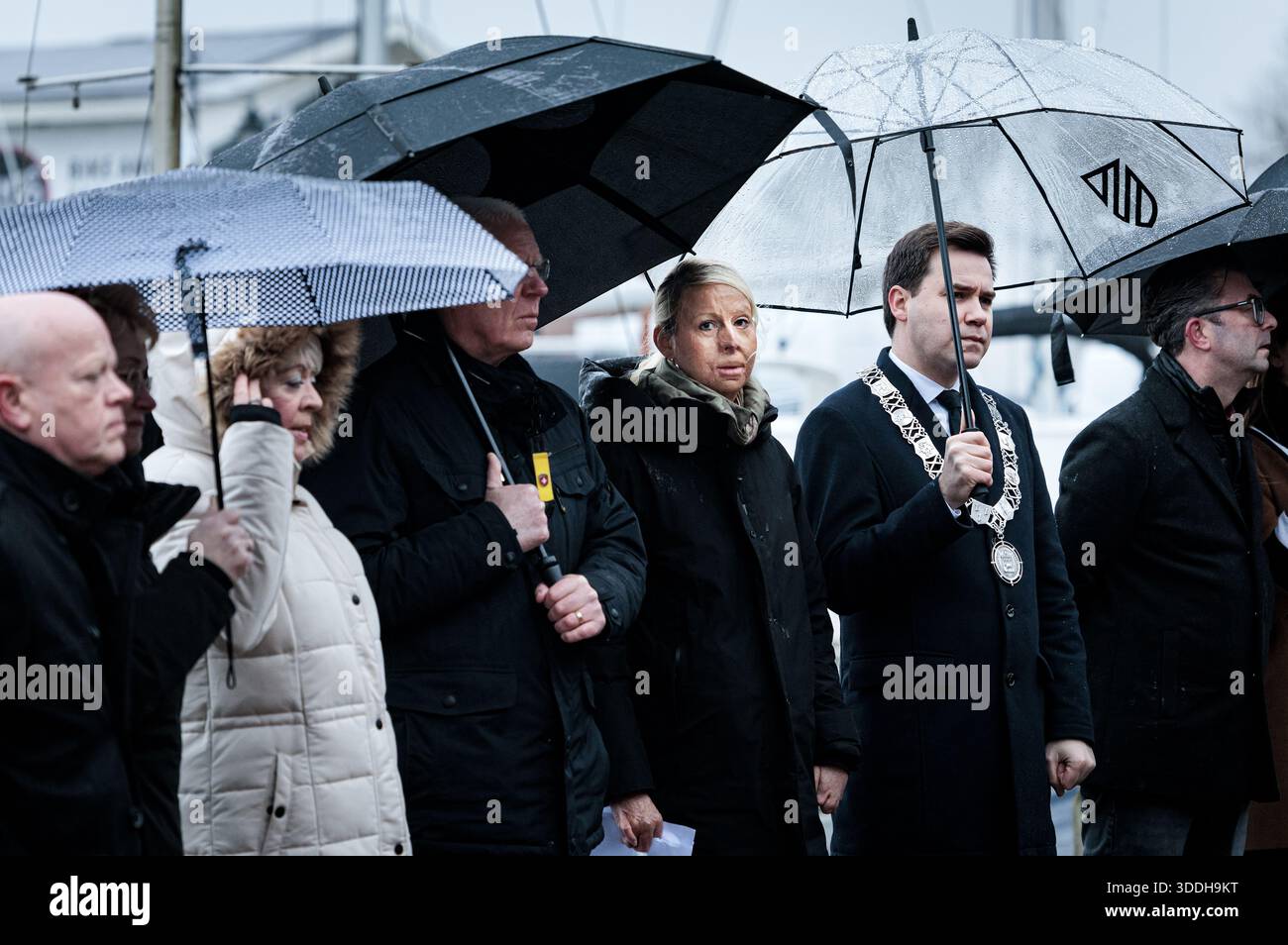 VOLENDAM - A commemoration on the dike at a time for the victims of the ...