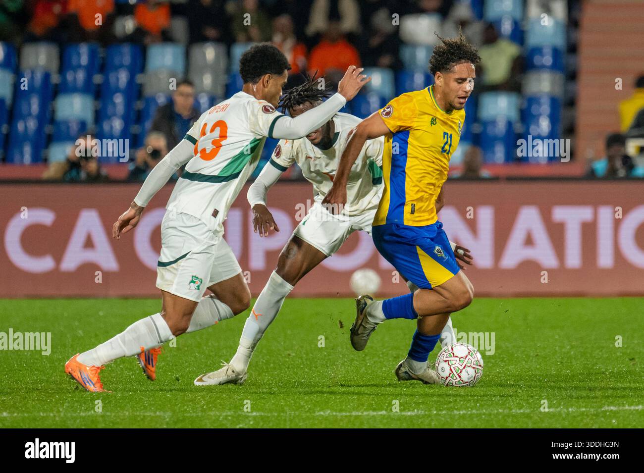 Jérémy Oyono of Gabon and Christopher Opéri of Côte d’Ivoire during the ...