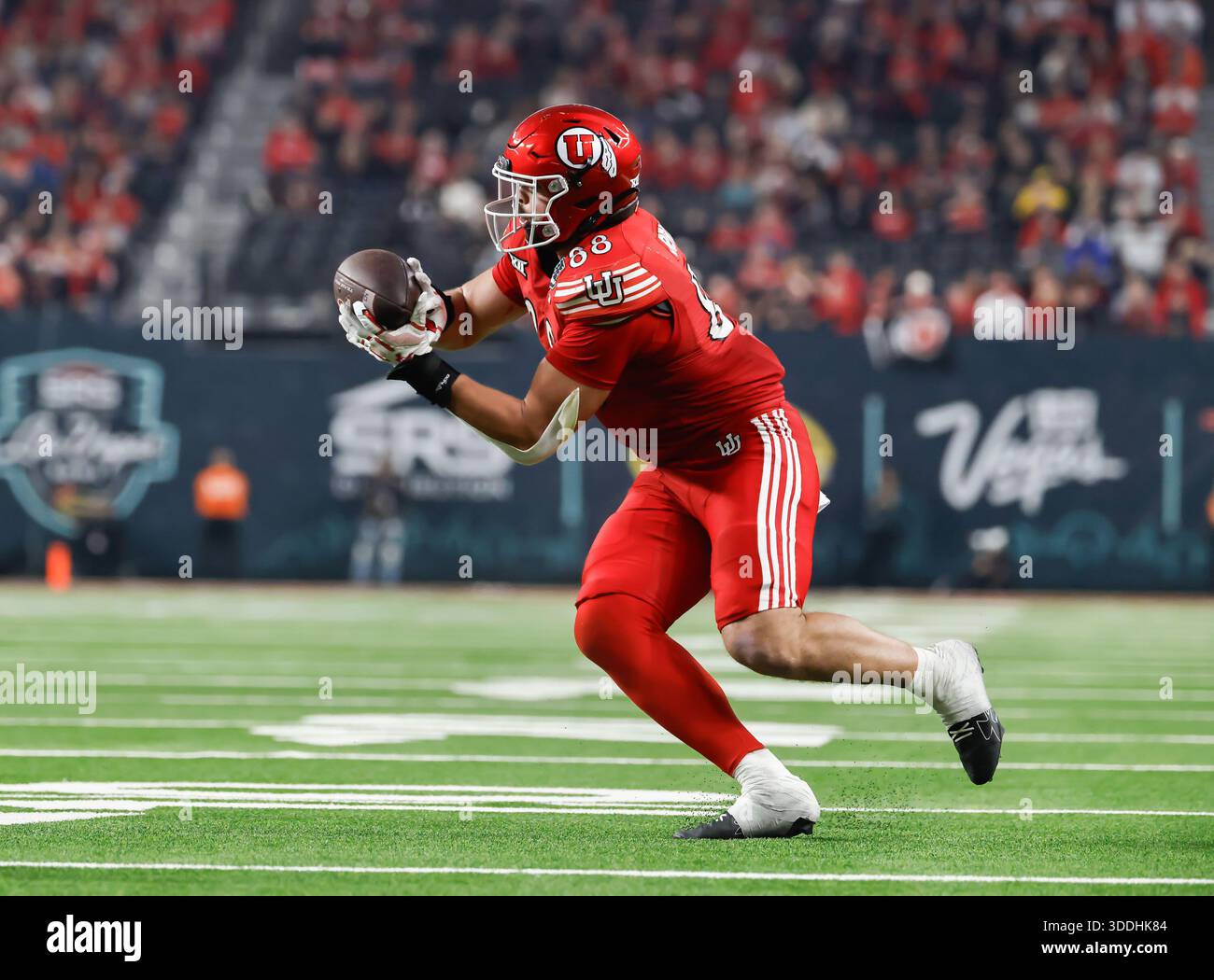 LAS VEGAS, NEVADA: Utah Utes tight end Dallen Bentley (88) catches a ...