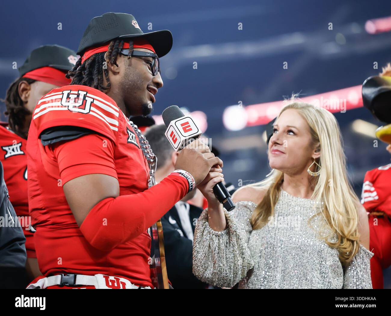 LAS VEGAS, NEVADA: Utah Utes quarterback Devon Dampier (4) talks to ...