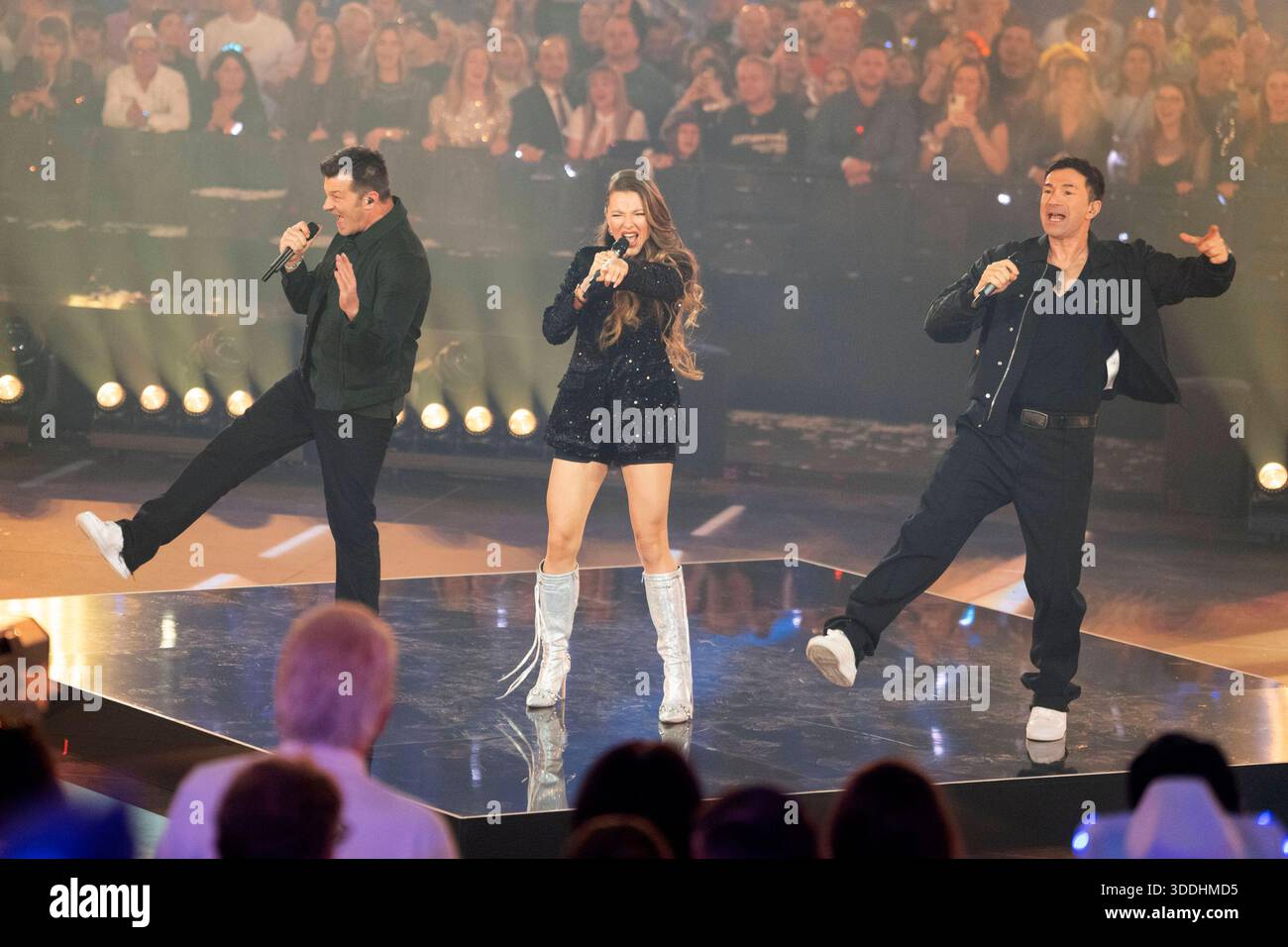 Achim Petry, Joelina Drews und Lucas Cordalis in der TV-Show Silvester ...