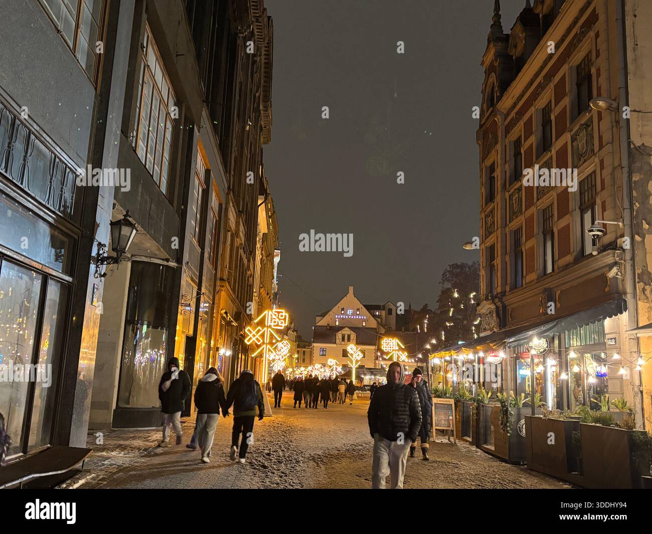 (260101) -- RIGA, Jan. 1, 2026 (Xinhua) -- People celebrate the New ...